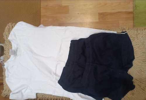 Белая футболка и чёрные шорты