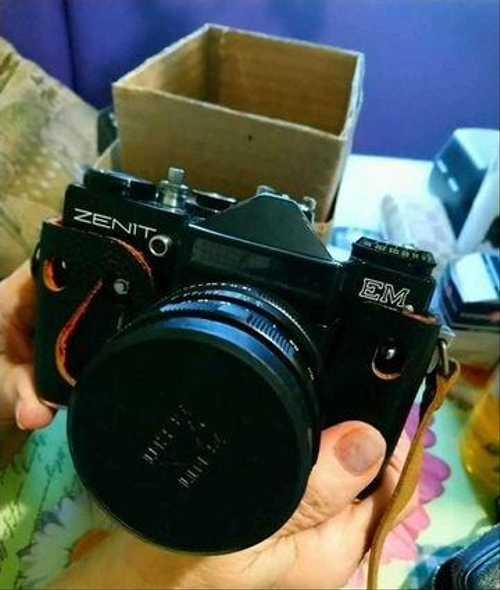 Плёночный фотоаппарат Зенит EM+вспышка фэ-27