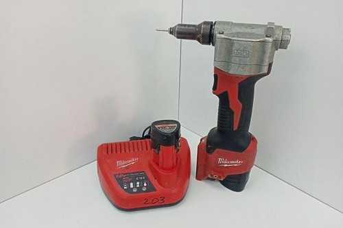 Аккумуляторный заклепочник Milwaukee M12 bprt