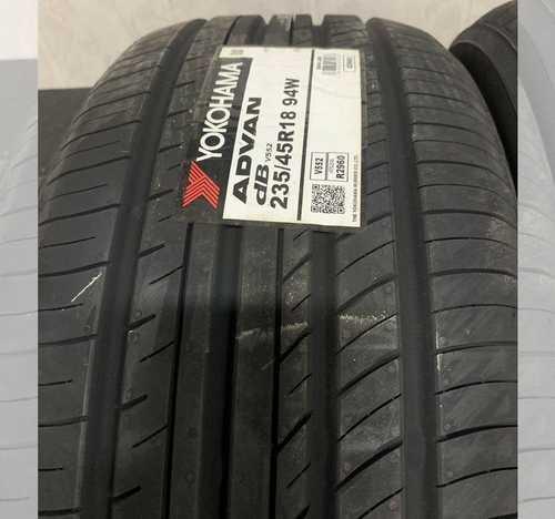 Yokohama Advan dB V552 235/45 R18