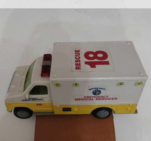 Модель Ford econoline 1979 new ray 1/32 2000 г