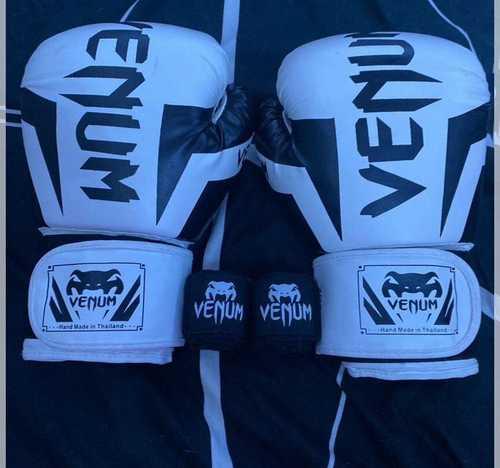 Боксерские перчатки 12 oz Venum