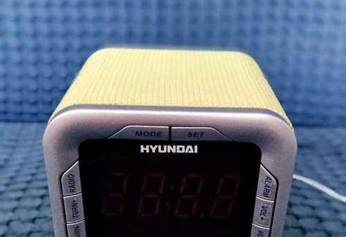 Радиоприёмник с будильником Hyundai 1505