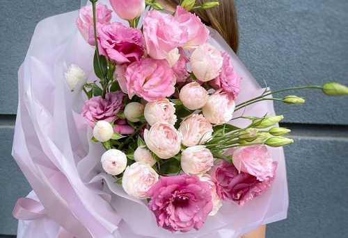 Букет пионовидных роз и розовой эустомы