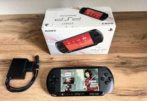 Sony PSP в идеале прошитая с коробкой и играми