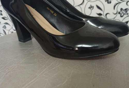 Туфли женские 39 размер черные лакированные