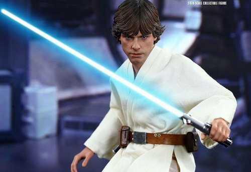 Hot Toys Star Wars Episode 4 Luke Skywalker