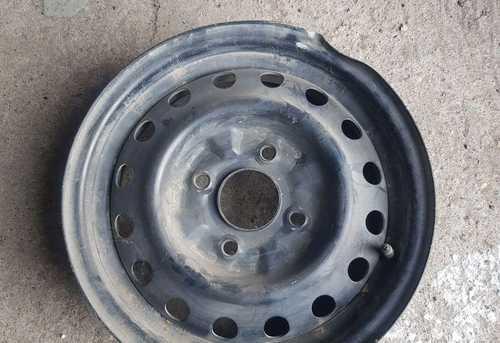 Диск штампованый r14 на Nissan Almera