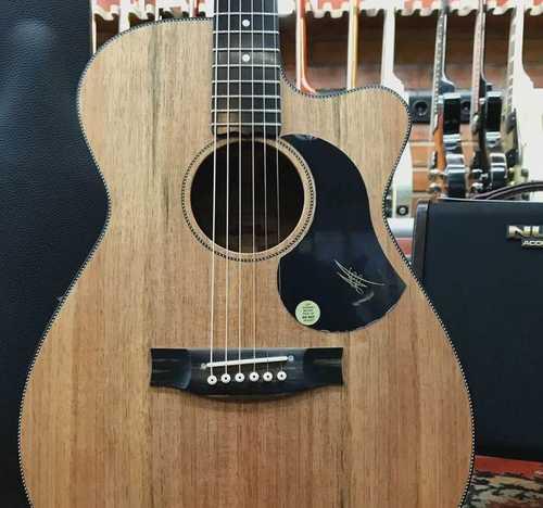 Maton EBW808C