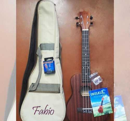 Укулеле Fabio с чехлом и тюнером