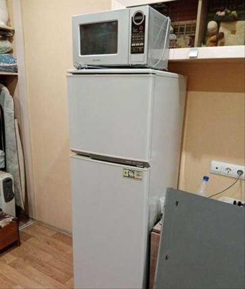 Холодильник с микроволновкой