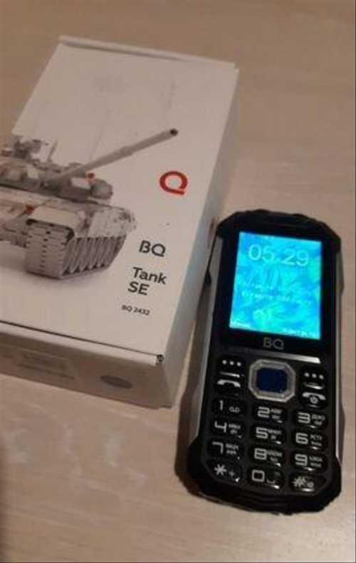 Защищенный телефон с фонарем BQ Tank SE