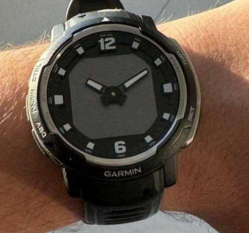 Наручные часы Garmin Instinct Crossover