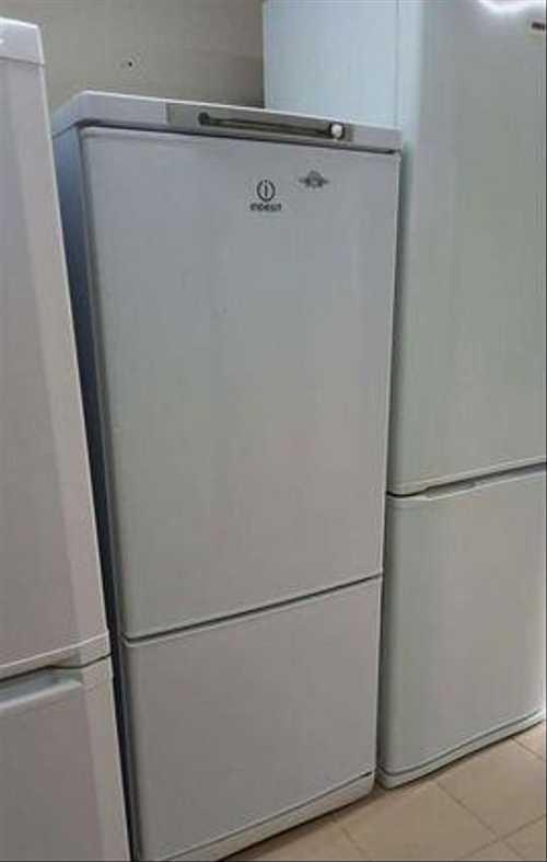 Холодильник бу "Indesit"