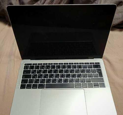 MacBook Pro 13 (2017), 1024 ГБ, Core i5, 2.3 ГГц, RAM 8 ГБ, Intel Iris Plus Graphics 640