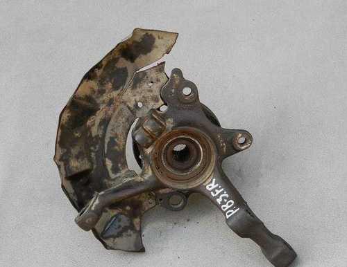Кулак поворотный правый VW Passat B3