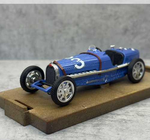 Модель автомобиля Bugatti Type 59 Brumm 1:43