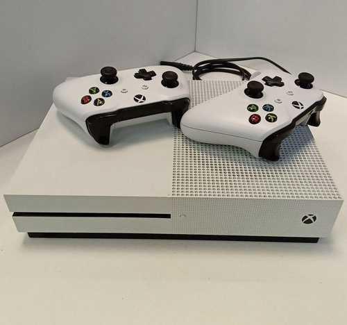 Игровые приставки Xbox One S 1 TB