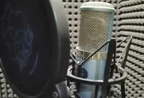 Студийный микрофон AKG Perception 420