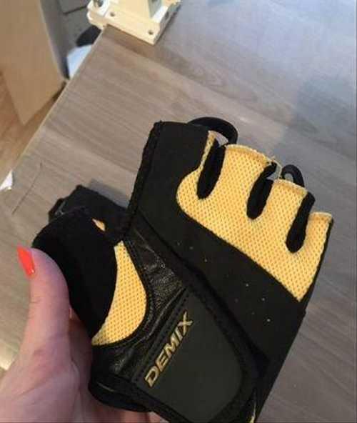 Спортивные перчатки женские
