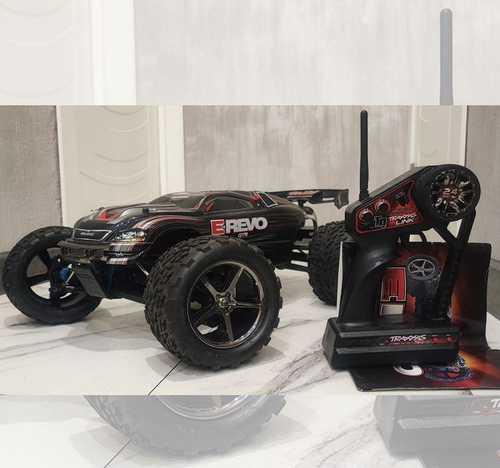 Traxxas e revo 1 8