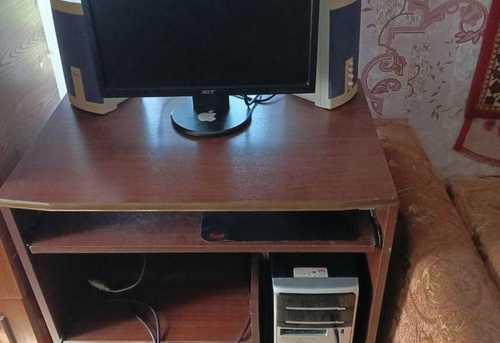Компьютер и стол