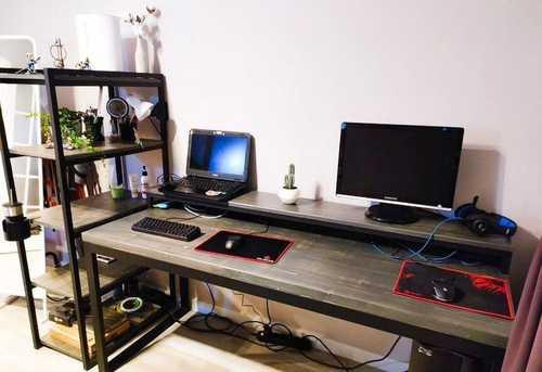 Компьютерный стол в стиле лофт с полками