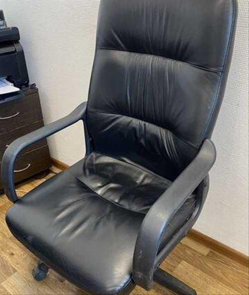 Кожаное кресло директора