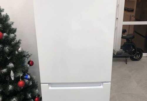 Холодильник с нижней морозильной камерой Indesit D