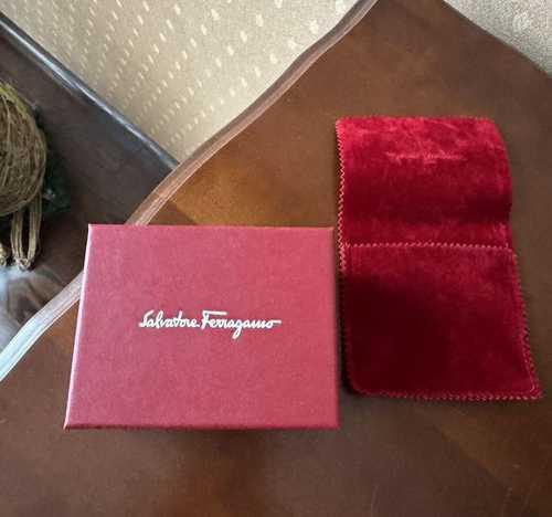 Продаю коробку под украшения Salvatore Ferragamo