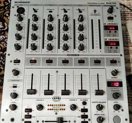 Микшерный пульт Behringer djx700
