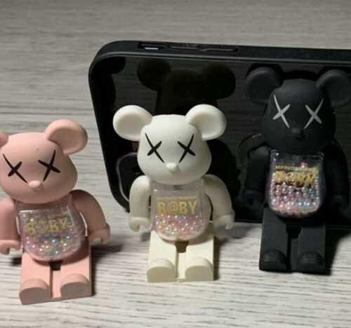 Мишки bearbrick для телефона подставка