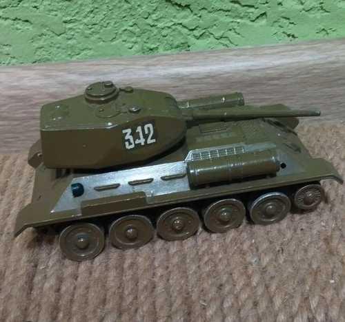 Модель танка т 34 СССР 1/43 металлическая