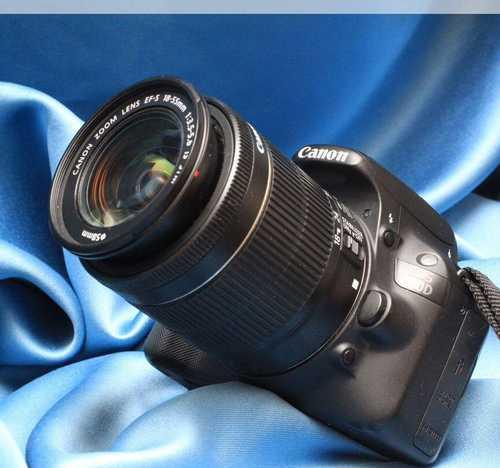 Canon 100D   отличный зум 18-55 STM