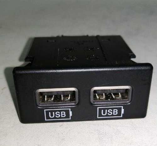 Разъем USB Jeep Grand Cherokee WK2 2010