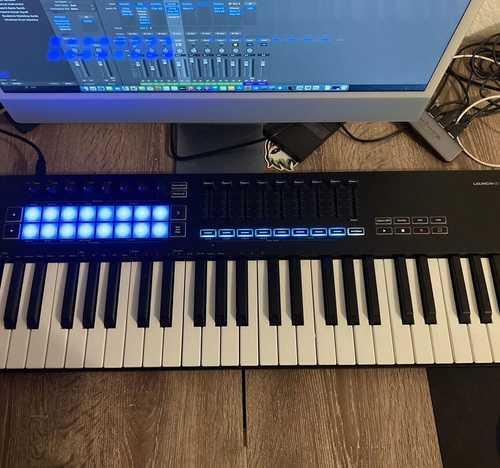 Миди-клавиатура Novation Launchkey 49 MK3