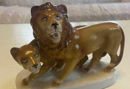 Фарфоровая статуэтка лев с львицей Германия