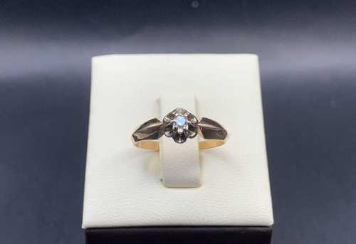 Золотое кольцо с бриллиантом 0,06