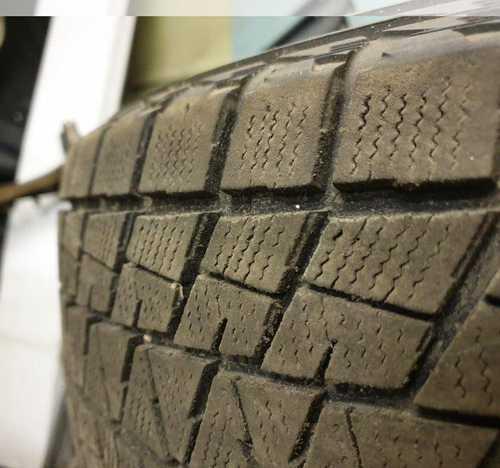 Bridgestone Blizzak DM-V1 235/65 R18