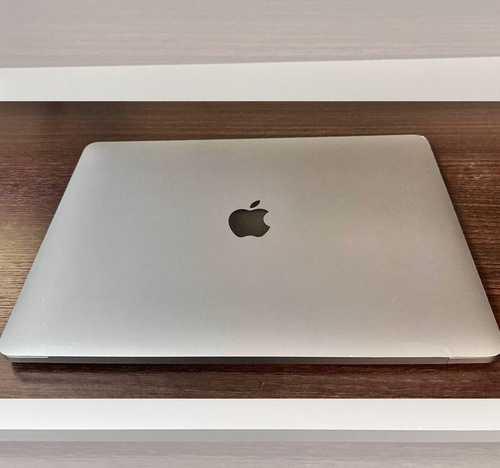 MacBook Air 13 (2020), 256 ГБ, Core i3, 1.1 ГГц, RAM 8 ГБ, Intel Iris Plus Graphics