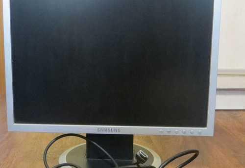 Монитор Samsung SyncMaster 940N 19", серебристый