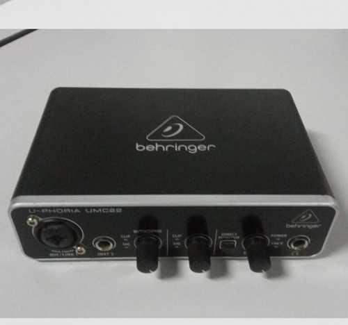 Внешняя звуковая карта behringer UMC22