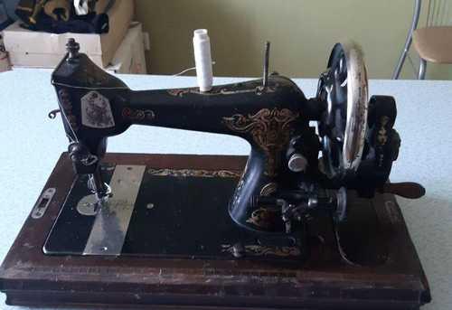 Продам американскую старинную швейную машинку
