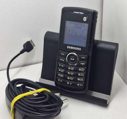 Samsung E2121B