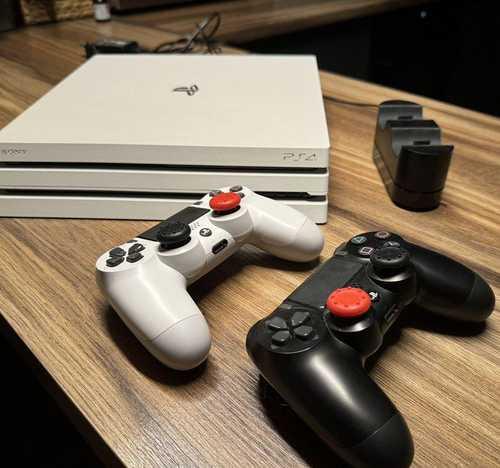 Ps4 pro 1tb 2 джойстика