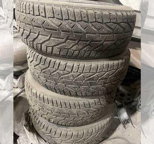 Tigar SUV Ice 215/60 R17