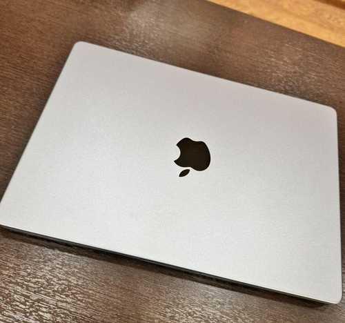 Apple macbook pro 14 2021 512GB