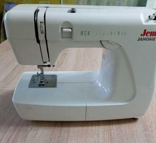Швейная машинка Janome Jam
