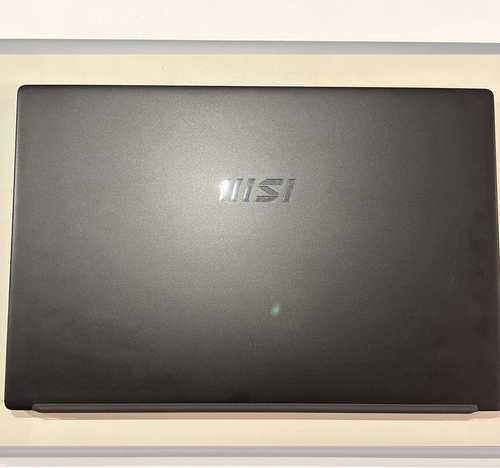 15.6" Ноутбук MSI Modern 15 B11M-003XRU черный