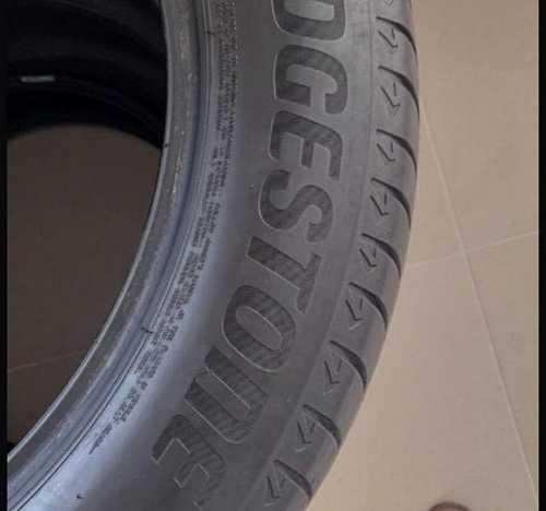 Bridgestone 613V 235/55 R19